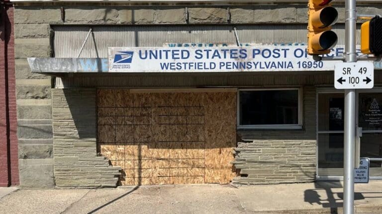 Video: Truck crashes into Westfield, PA Post Office - Postaltimes